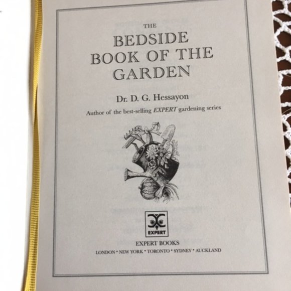 Hessayon | Accents | The Bedside Book Of The Garden By Dr Dg Hessayon ...